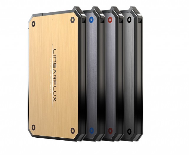 LithiumCard. Γνώρισε τον "υπερφορτιστή" που έχει μέγεθος 5 πιστωτικών ...