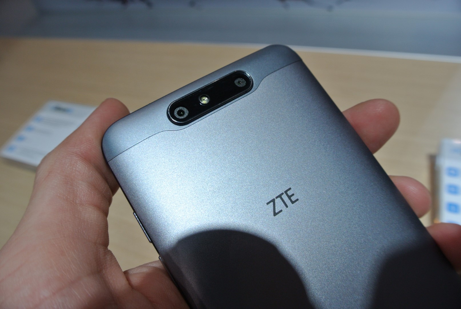 ZTE Blade V8 Hands-On @ΜWC 2017 "V for victory"! - Digital Life