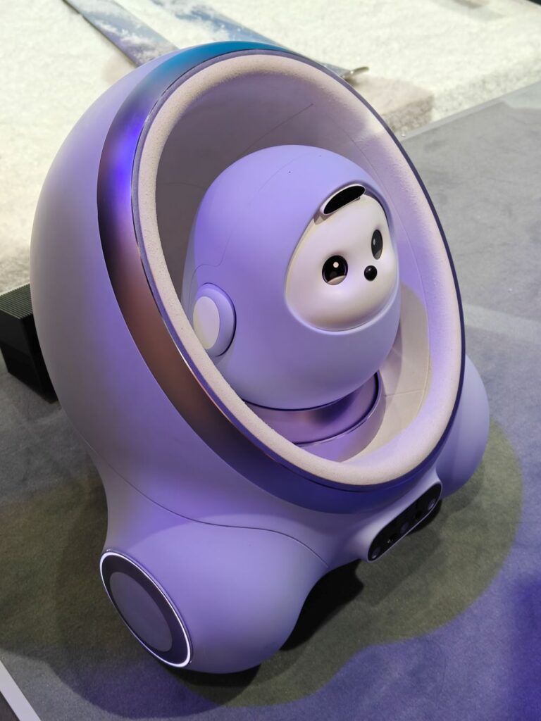 TCL Ai Μe: Ο cute ρομποτικός βοηθός της TCL που θα κερδίσει μια θέση στις καρδιές σας! (IFA 2025 ...