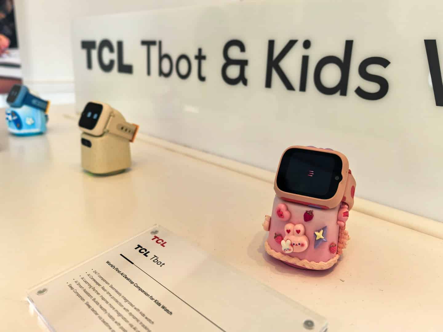 TCL Tbot: Ο A.I. Companion που κερδίζει το βραβείο του πιο «cute ...