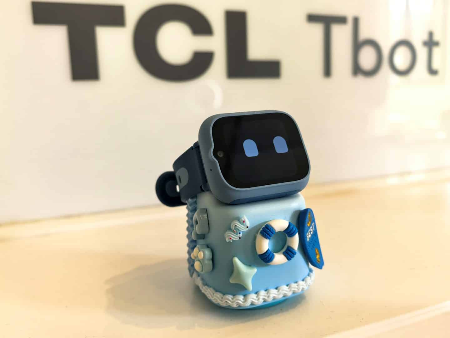 TCL Tbot: Ο A.I. Companion που κερδίζει το βραβείο του πιο «cute ...